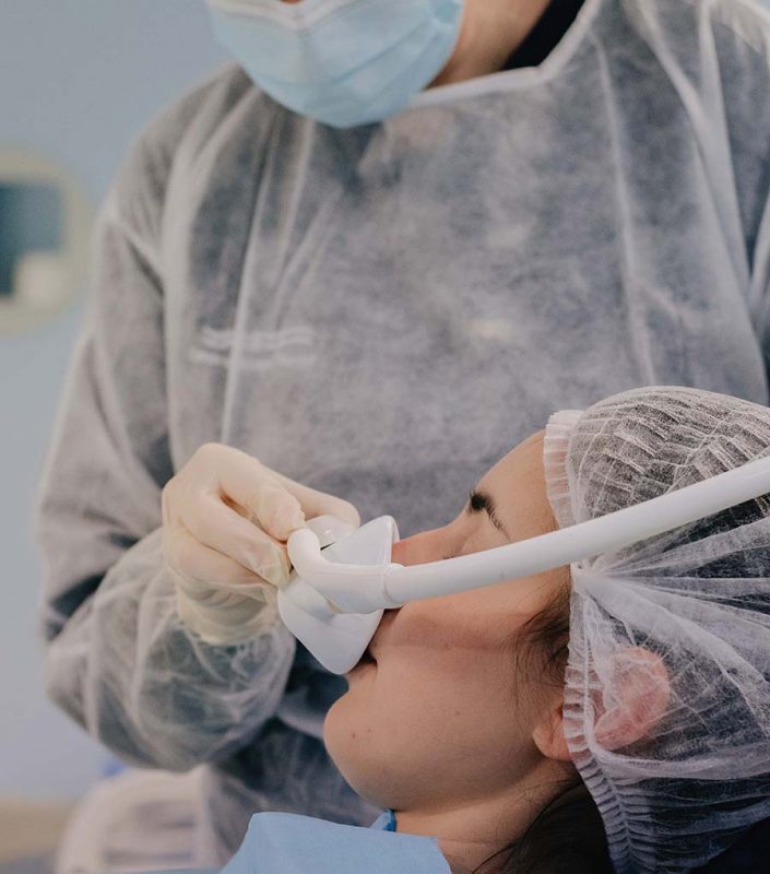 ¿Qué es la sedación consciente para un tratamiento dental? Todo lo que ...